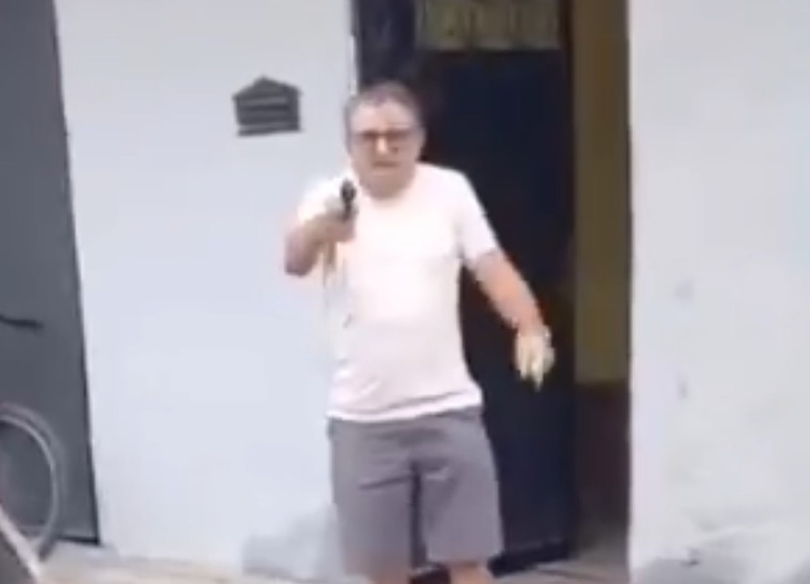Briga entre moradores termina com homem baleado em Duque de Caxias; vídeo