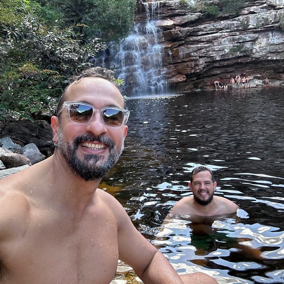 Marido de Irandhir Santos abre álbum de viagem à Bahia com o ator; veja ...