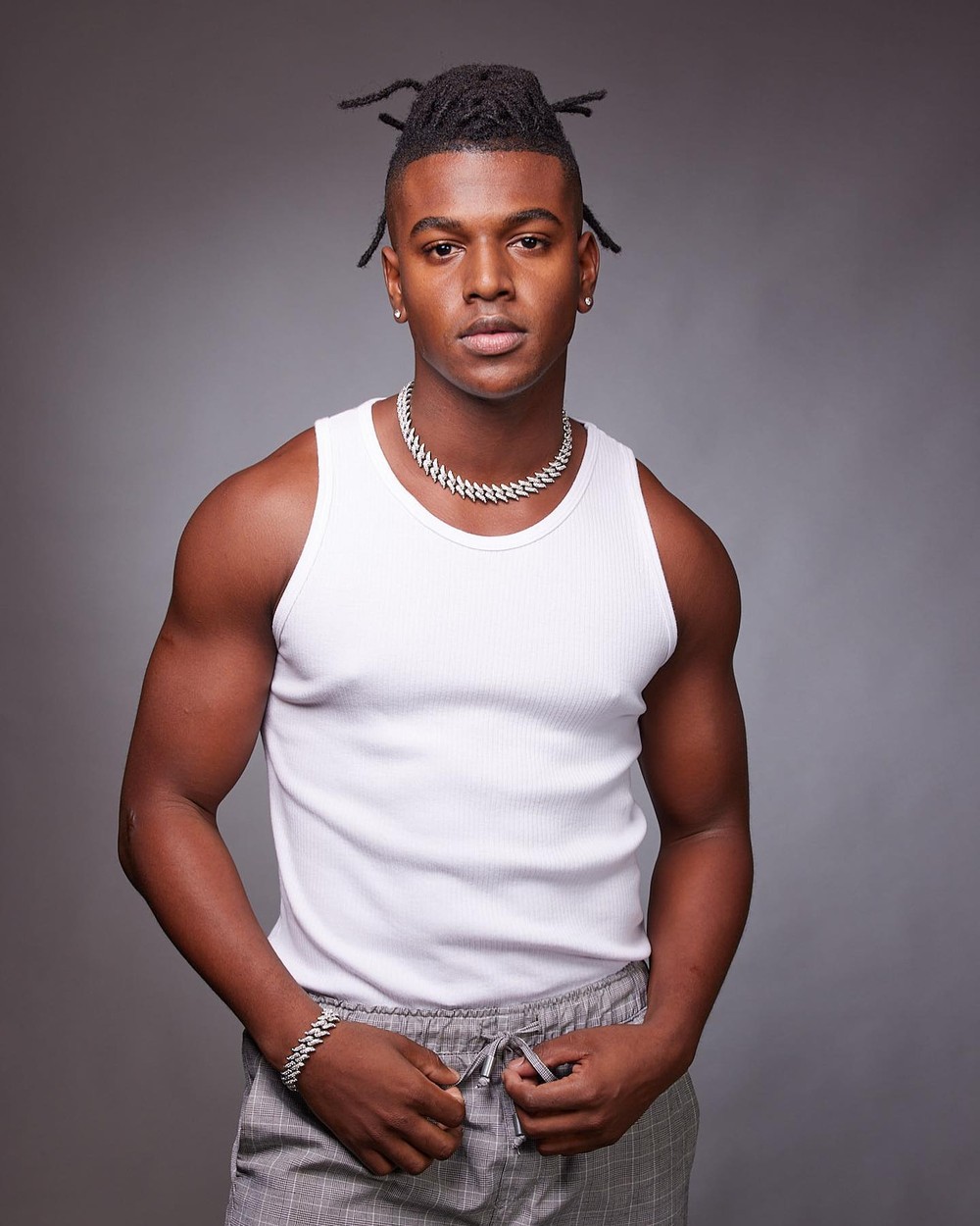 Ritinha de 'Renascer' vive namoro discreto com ex-galã de 'Malhação'