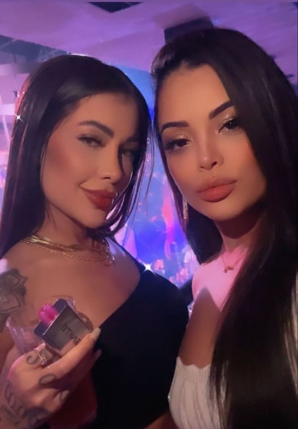 Ex-namoradas de Antony posam juntas em meio a processo por violência doméstica contra o jogador