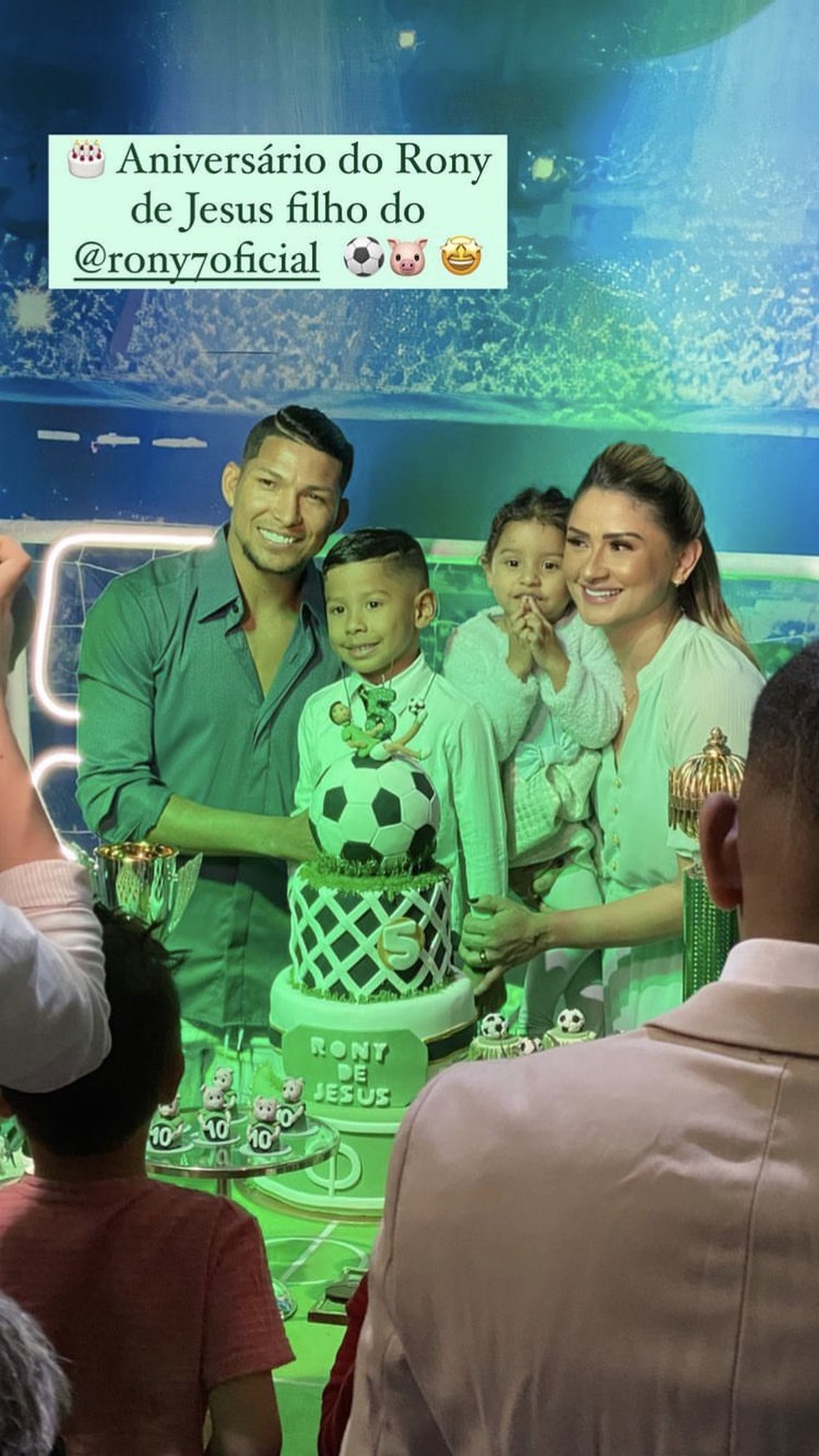 Novato na seleção, Rony Rústico mantém família longe da fama e segue ...