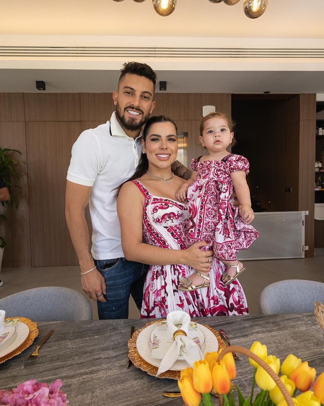 Cotado para jogar no Flamengo, Alex Telles montou apartamento no Brasil ...