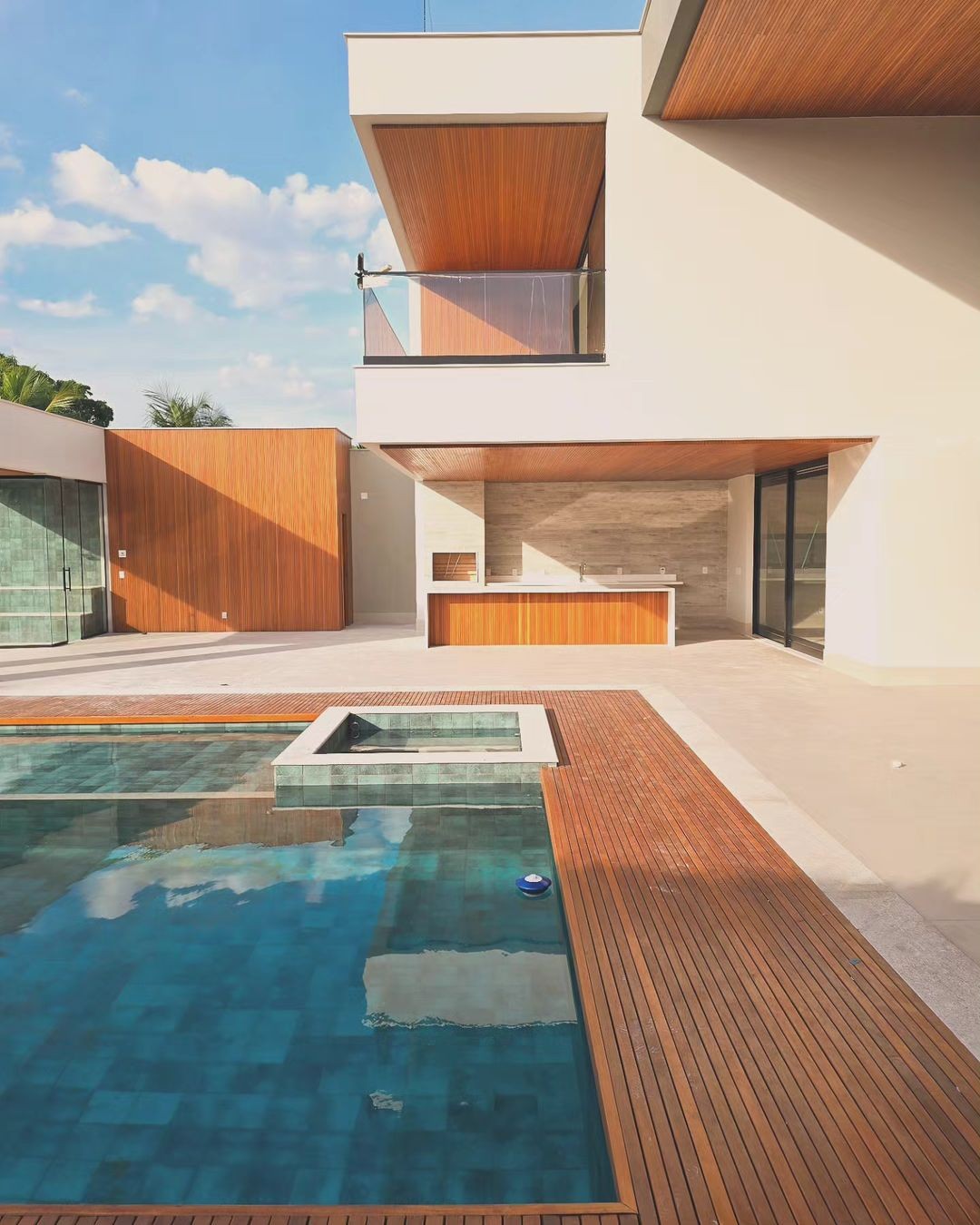 Luxuosas e milionárias: conheça imóveis de alto padrão vendidos pelo ex ...