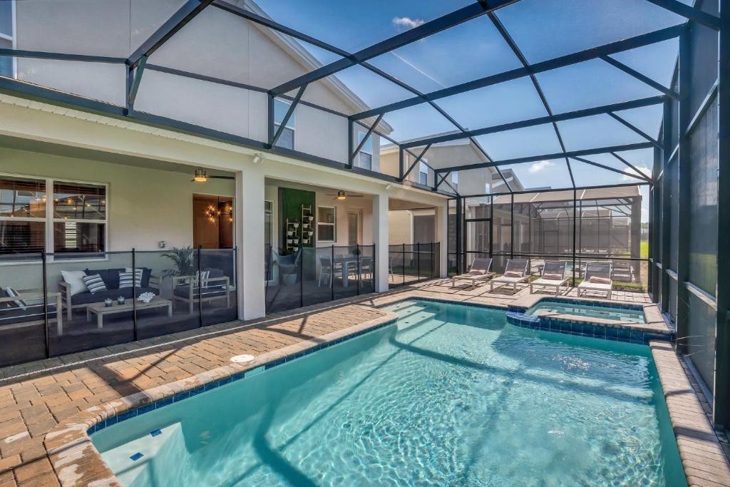 Mansão temática de Deborah Secco com nove quartos nos EUA pode ser alugada por R$ 3 mil a diária ...