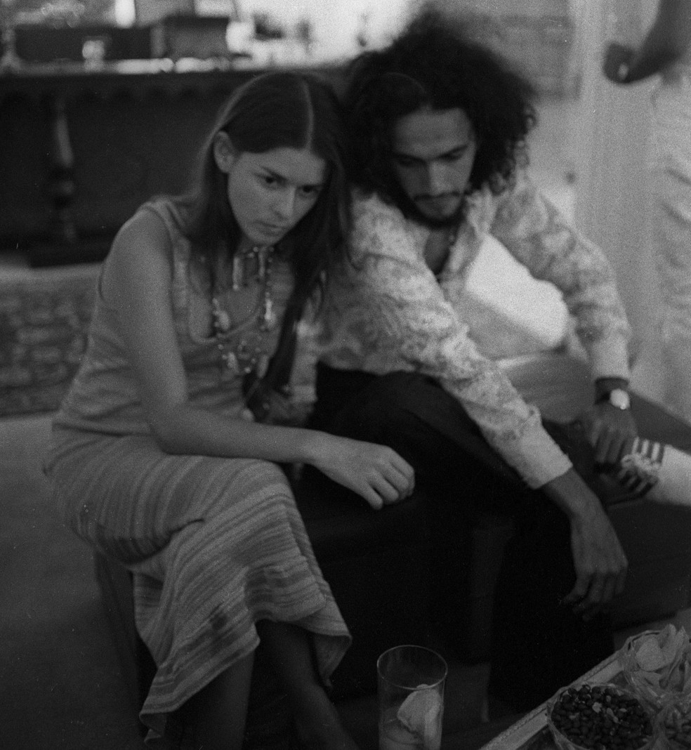 Primeira mulher de Caetano Veloso faz rara aparição e encontra atriz ...