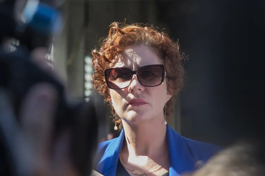 Supremo torna Carla Zambelli e hacker réus por invasão do sistema do CNJ