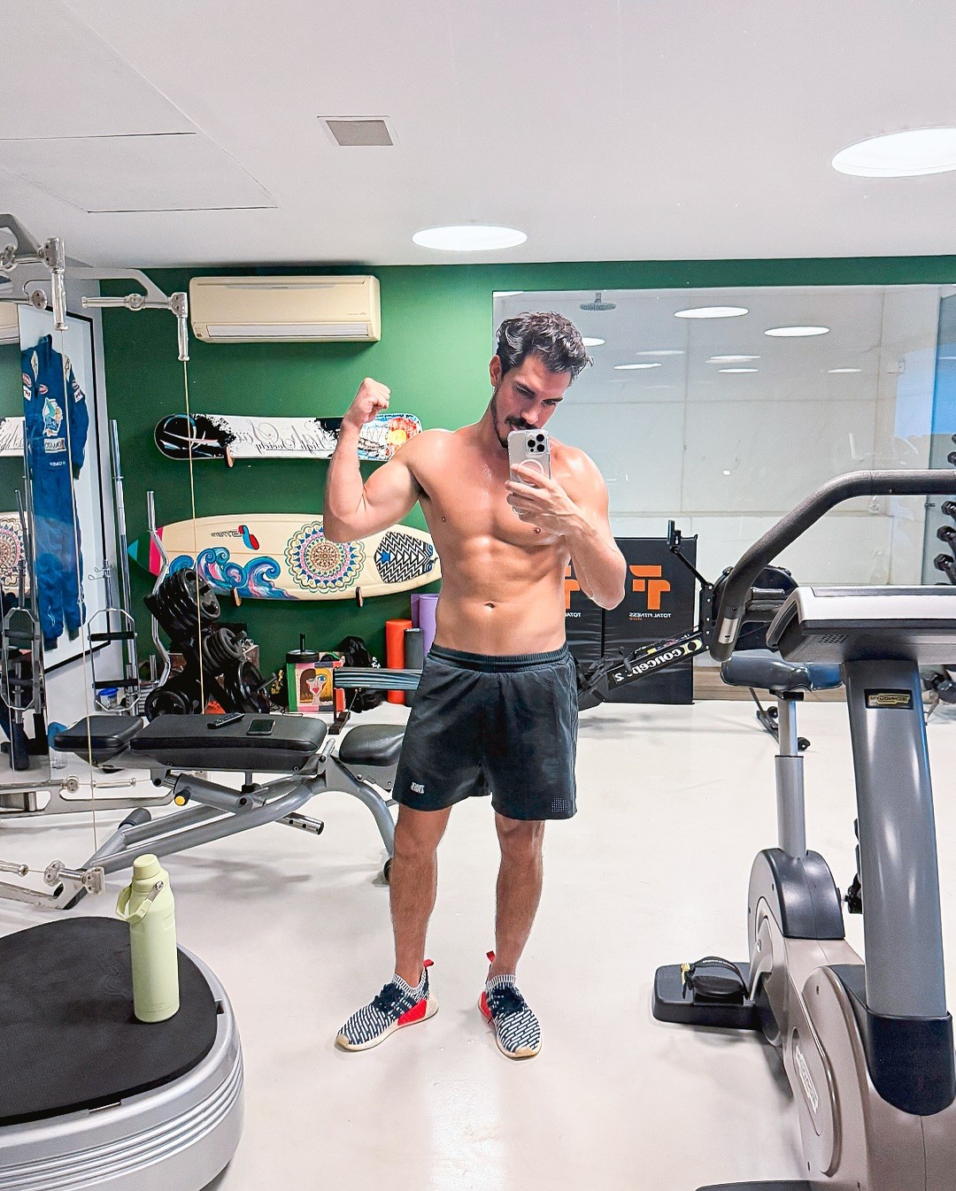 Projeto galã: noivo de atriz, Gabriel David investe na imagem antes de ...