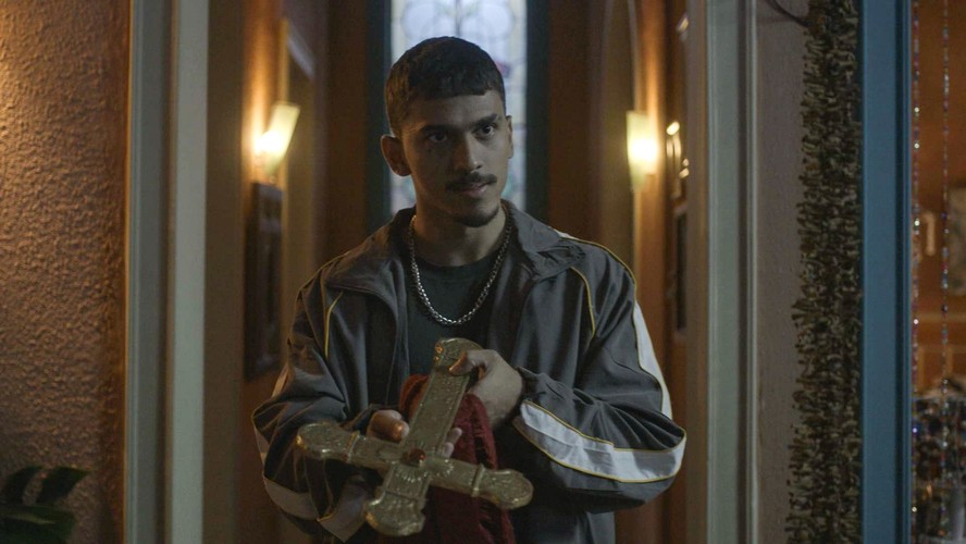 Em ‘Fuzuê’, Merreca rouba a cruz que Maria Navalha esconde e descobre ...