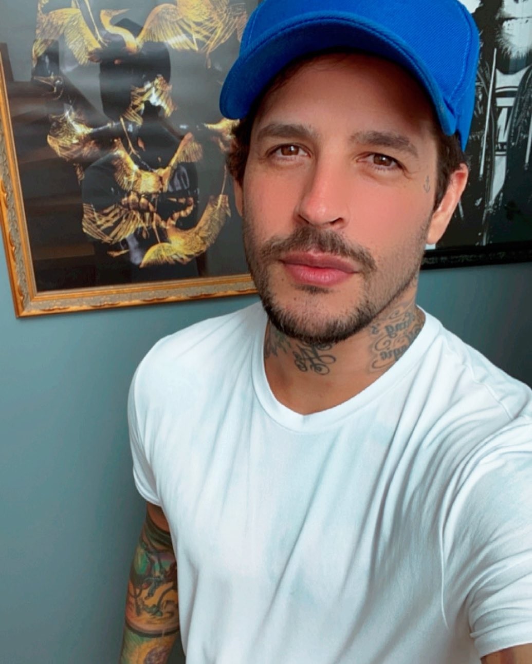 Vencedor do 'BBB 8', Rafinha faz tattoo em Gyselle Soares, a vice ...