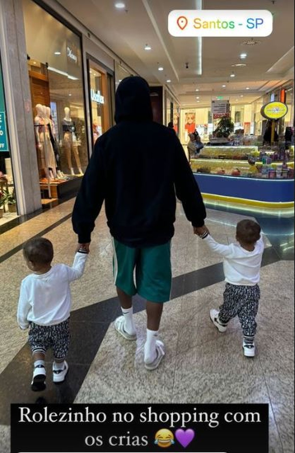 De férias no Brasil, Rodrygo Goes posa com filhos gêmeos: 'Rolezinho ...