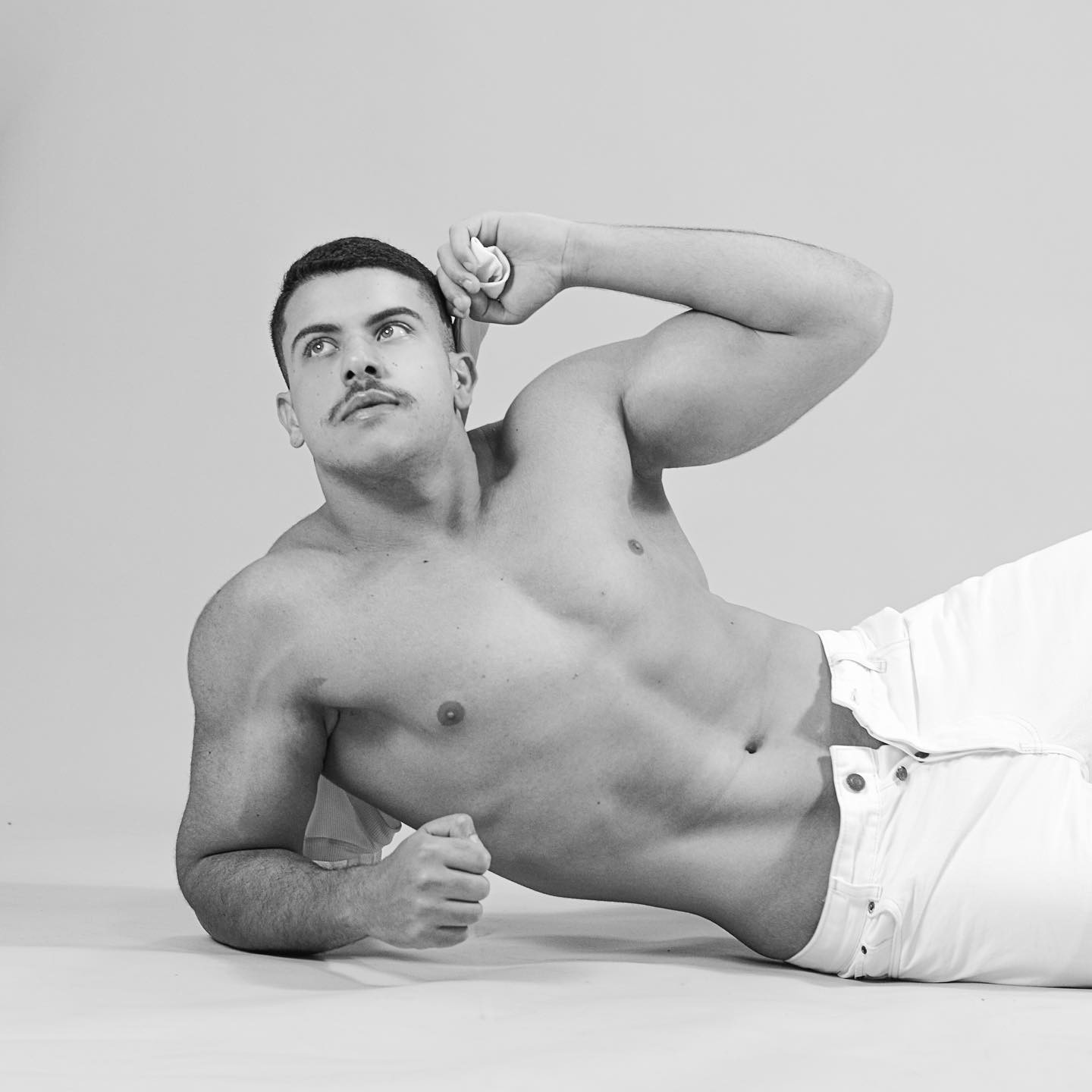 Filho de Fabiana Karla que roubou a cena na TV namora maquiadora: 'Comprometido, tá, meninos e ...