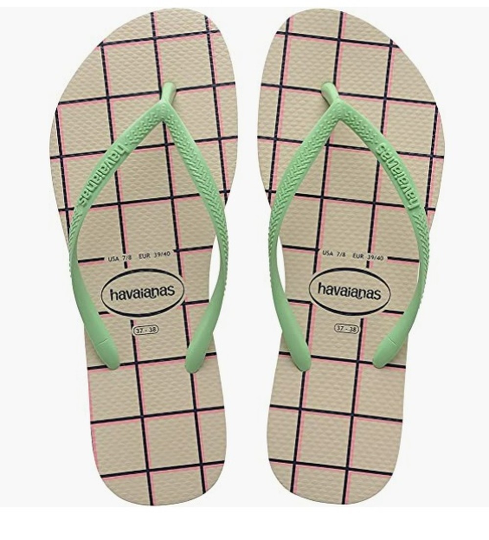 Saldão de moda traz chinelos com mais de 50% de desconto: confira modelos