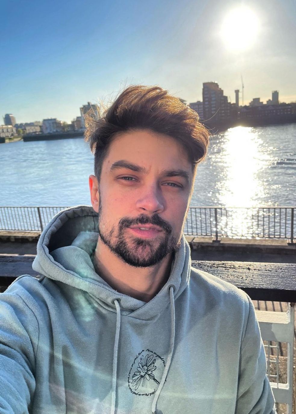 Raphael Sander se muda para Londres e namora bailarina brasileira que ...