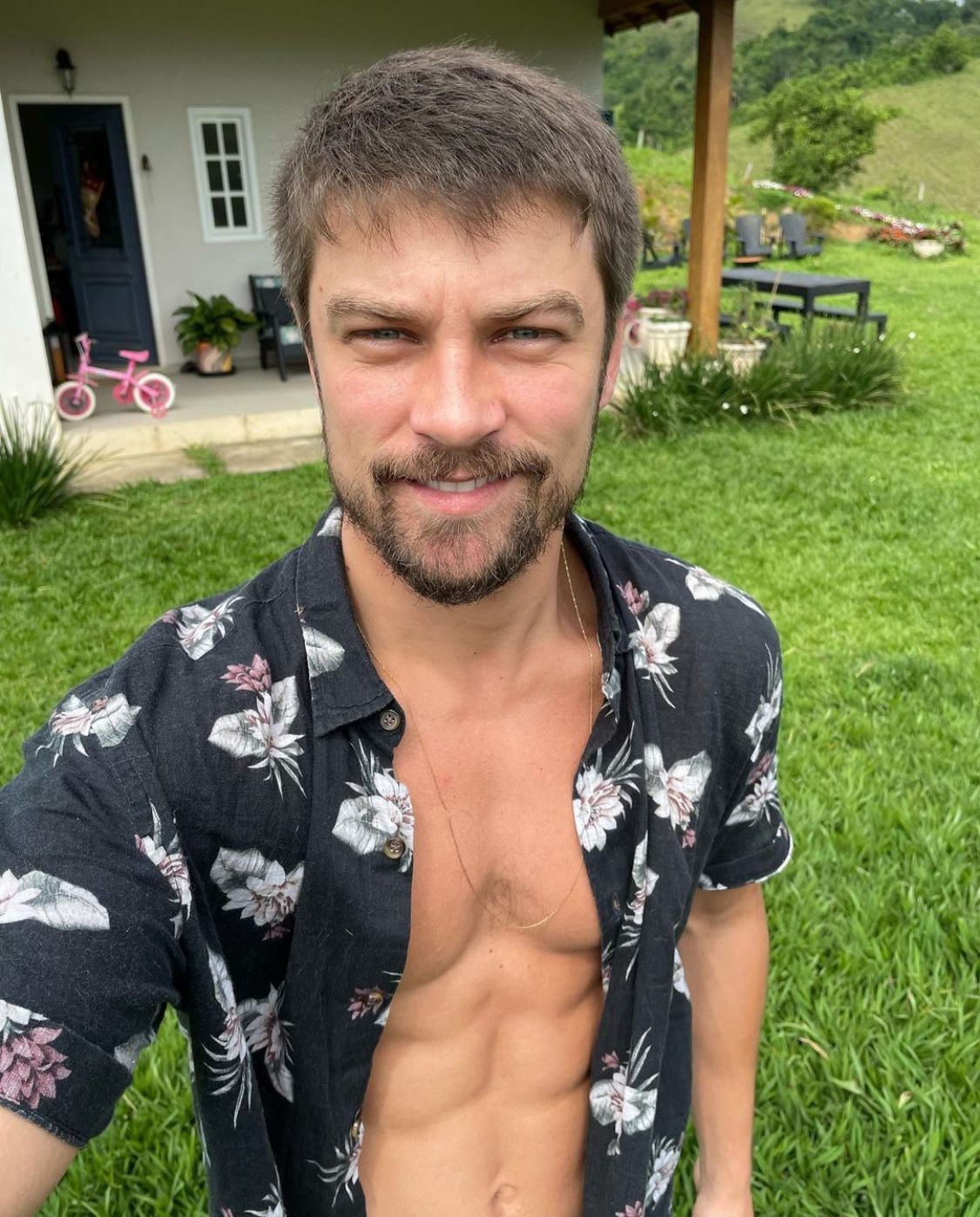 Raphael Sander se muda para Londres e namora bailarina brasileira que ...