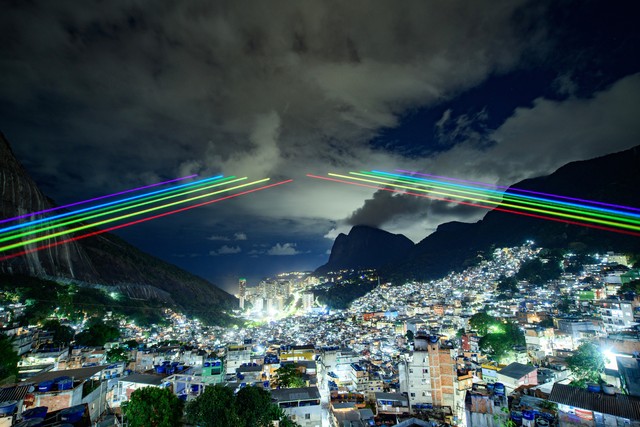É pássaro? Avião? Festival de Luzes ilumina o céu do Rio com shows de ...