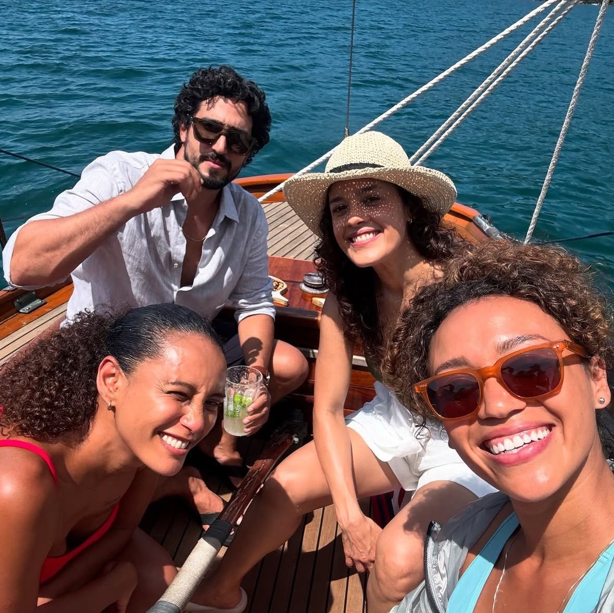 Remake de ‘Vale tudo’: casal lésbico será vivido por Maeve Jinkings e Lorena Lima