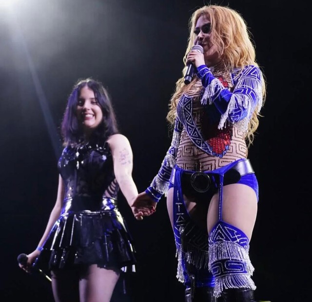 Joelma se apresenta com filha grávida do seu baterista e celebra: 'Vou ser bi vó'