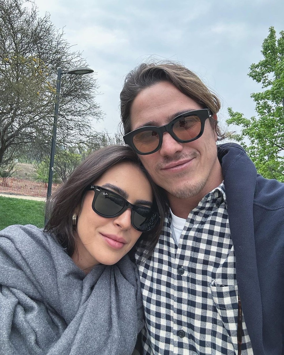 Romulo Arantes Neto abre álbum de viagem para o Chile com Mari Saad