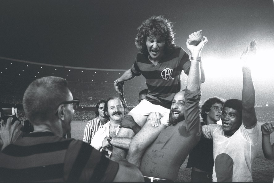 130 anos do Flamengo: baixe o pôster do Zico, o primeiro no ranking dos ...