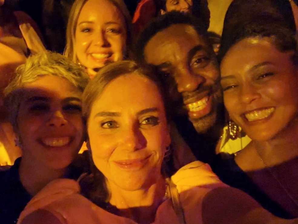 Heloísa Périssé e namorada curtem noite com Amora Mautner após romance ...