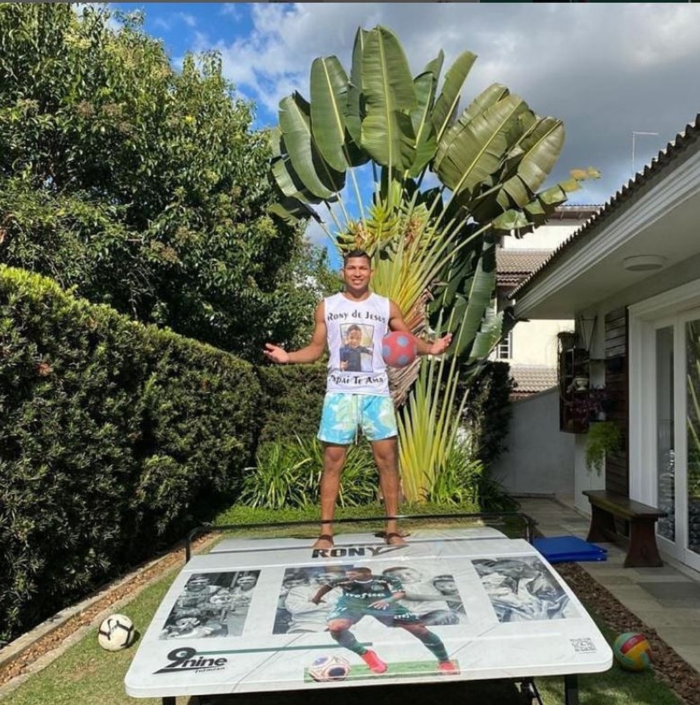 Novato na seleção, Rony Rústico mantém família longe da fama e segue ...