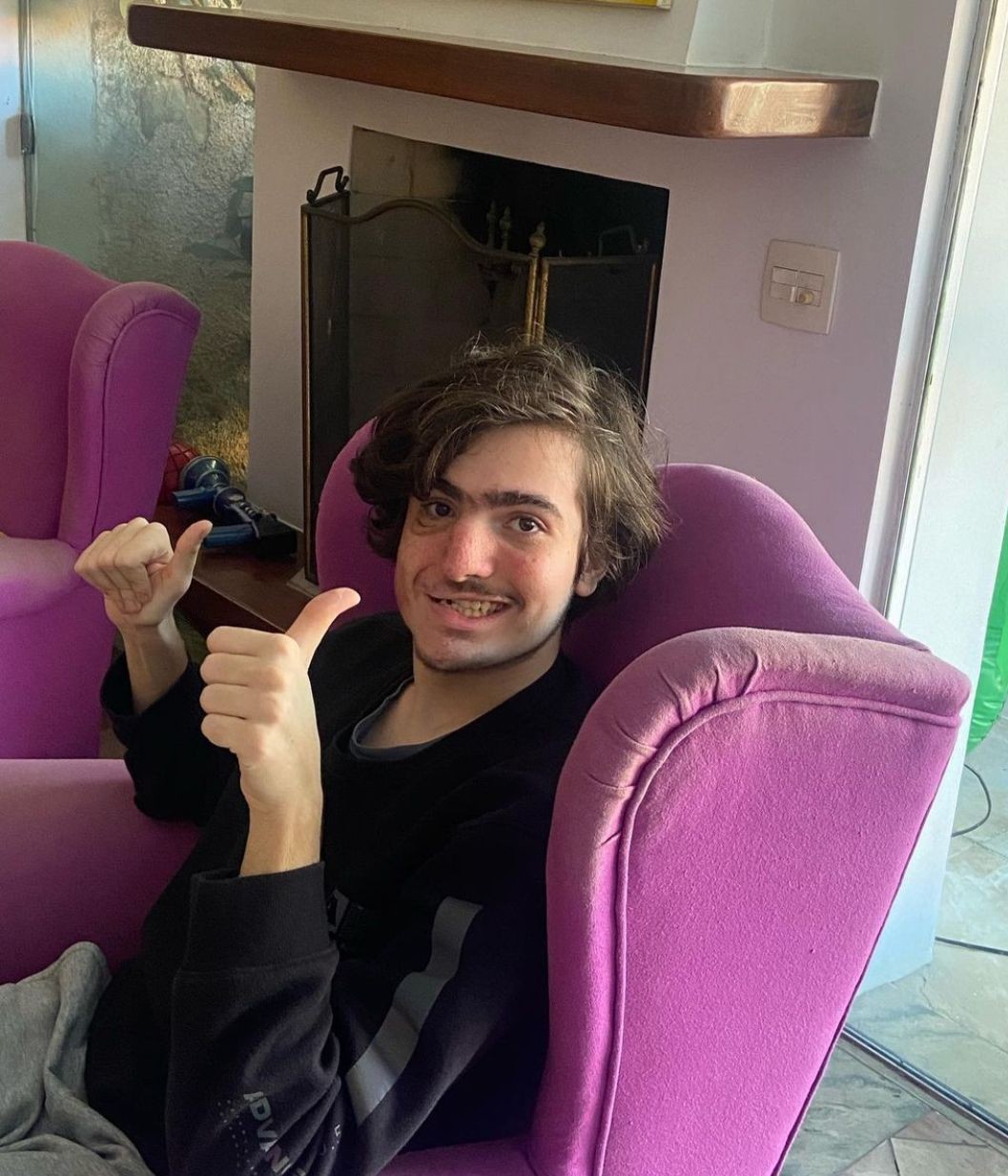 Bel Kutner 'baba' pelo filho de 17 anos na web: 'Meu grandão'