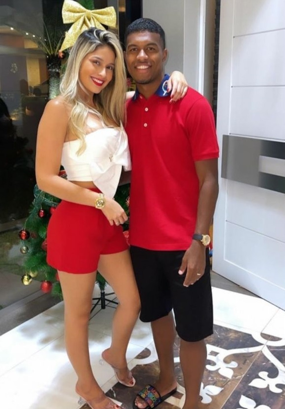Na pobreza e na riqueza: agora modelo, mulher de Raphinha conheceu ...