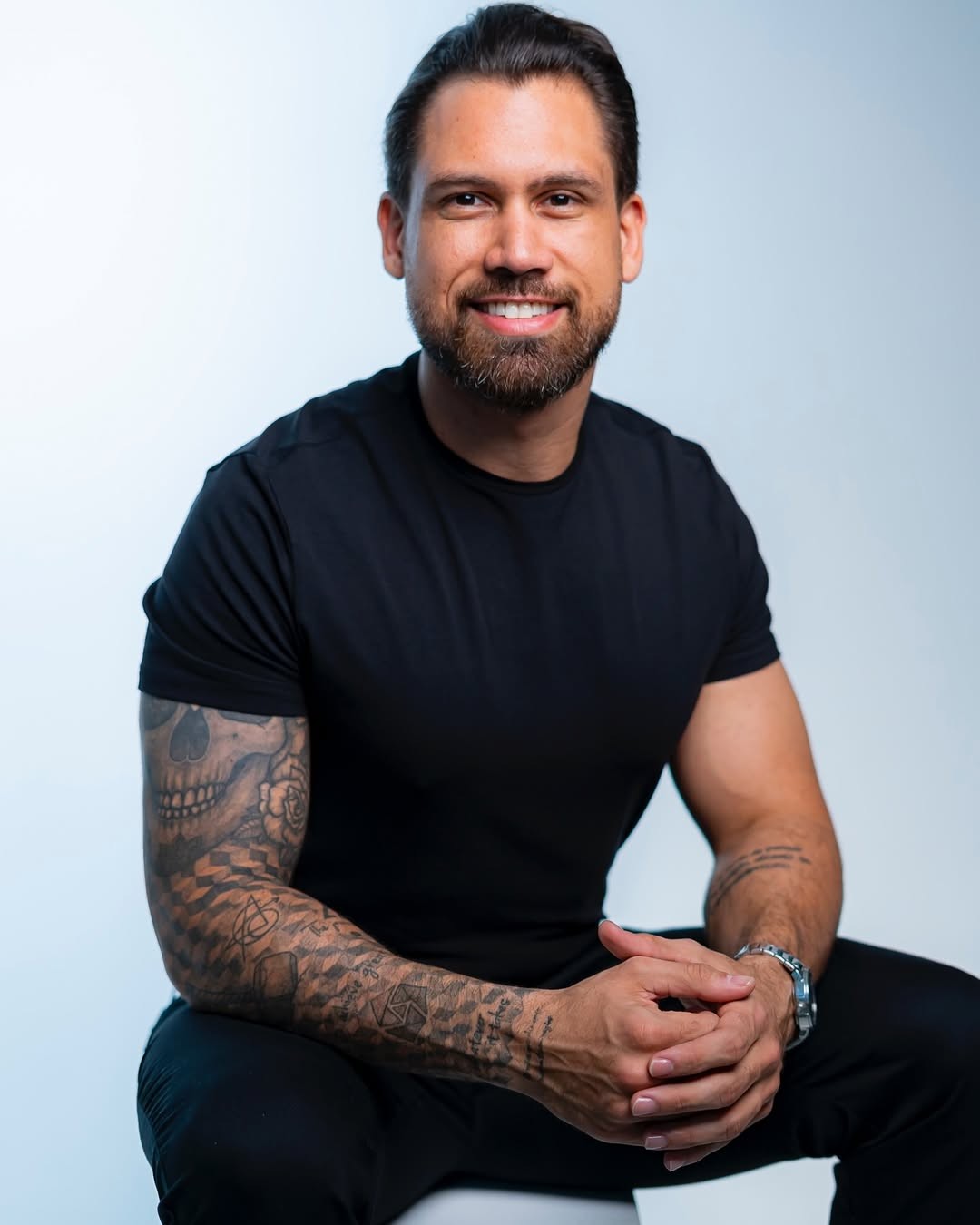 Equipe de Brígido, do 'BBB 26', nega que empresário seja gay: 'Respeito ...