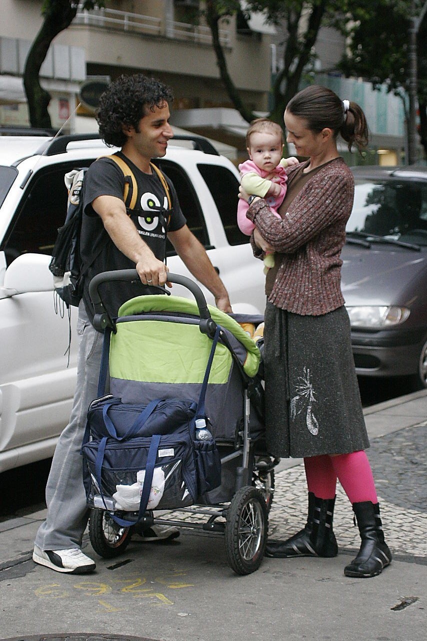 Longe das novelas, Carolina Kasting compartilha foto com a filha, que ...