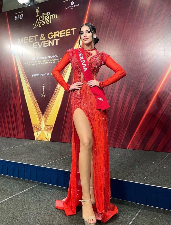 Boliviana que concorreu a Miss Mundo é presa com armas e munição para fuzil