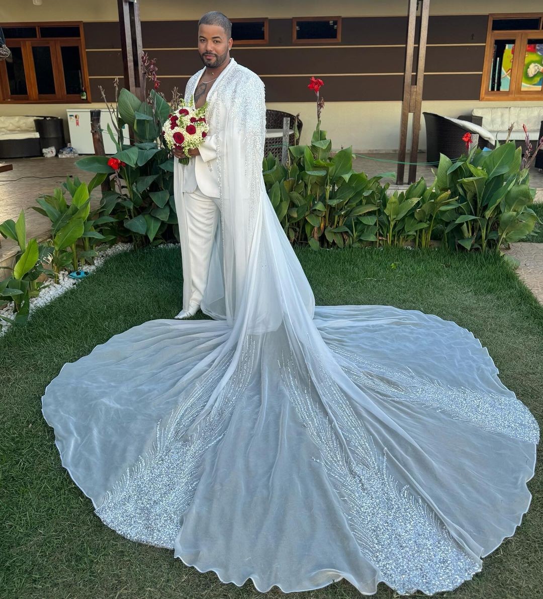 Antes de investigação da Polícia, mansão de Hytalo Santos tinha carrões ...