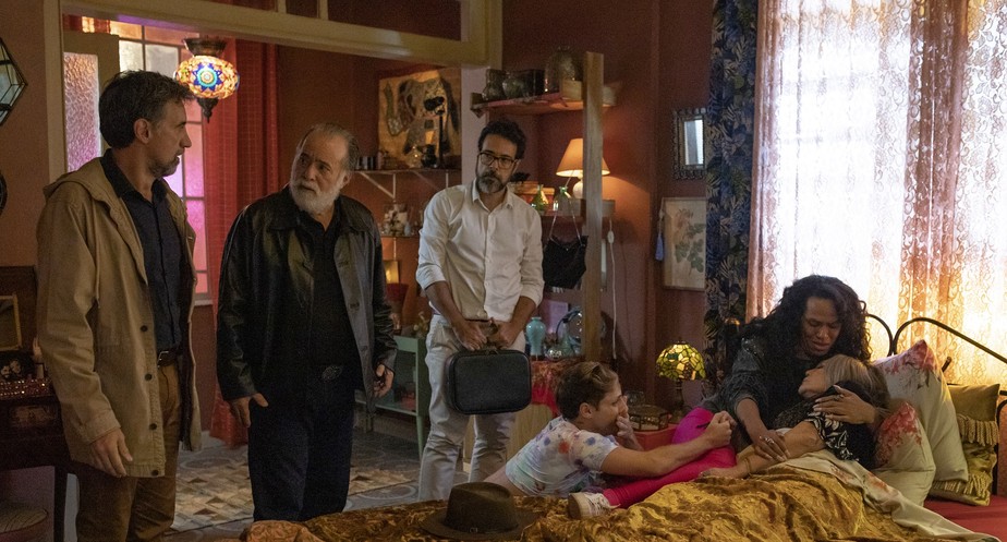 Em ‘Terra e paixão’, Cândida morre na presença de Antônio: ‘Foram dias ...