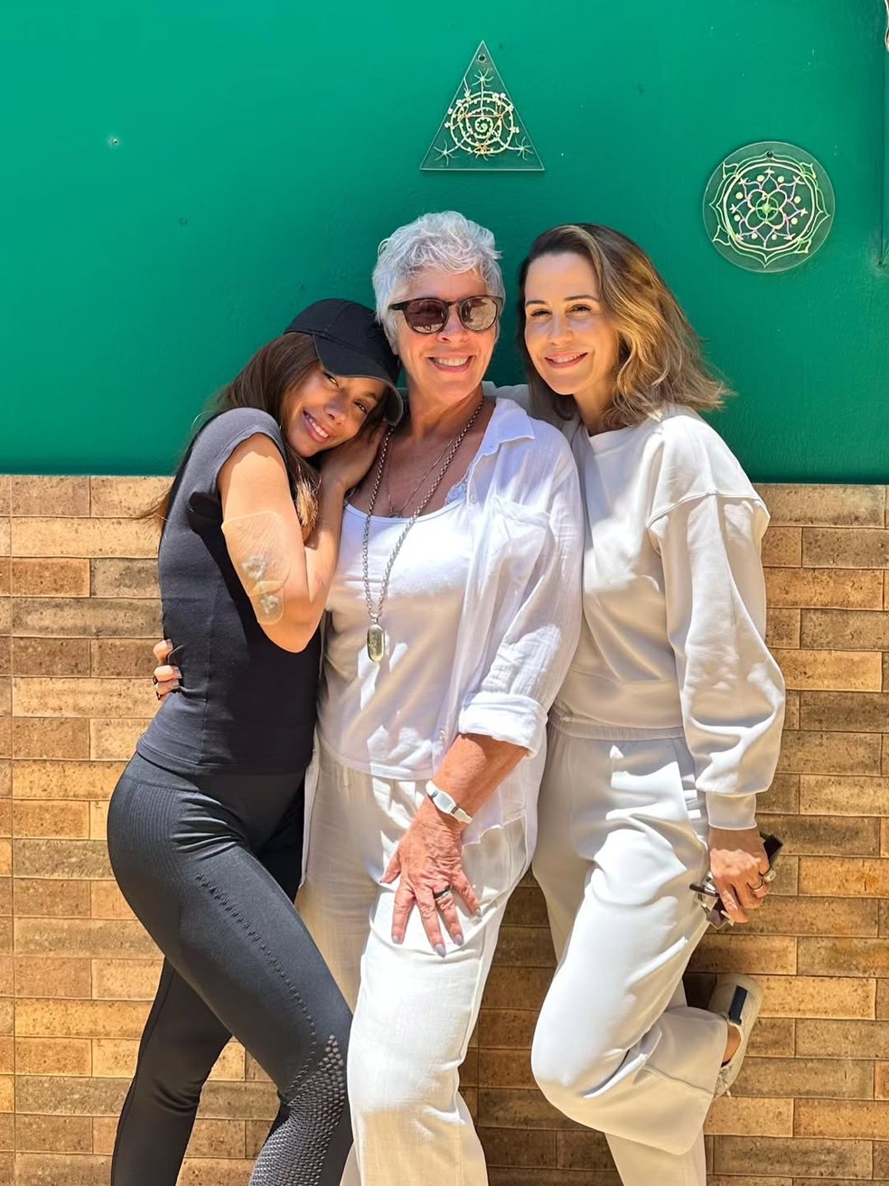 Nova Poderosa em construção: Anitta investe no lado espiritual, remove ...