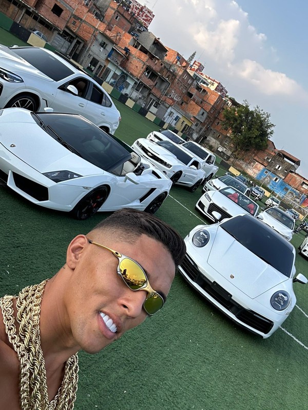 Conheça Buzeira, o influencer que saiu da pobreza e deu colar de R$ 2 ...