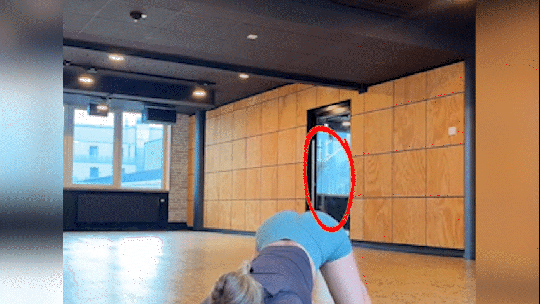 Personal trainer flagra homem fazendo imagens dela em posição curvada ...