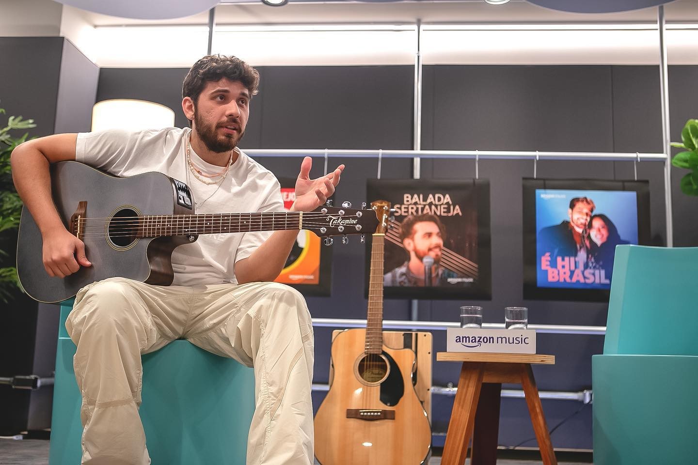 Após show lotado em SP, Gustavo Mioto faz rolê aleatório com ex-BBBs ...