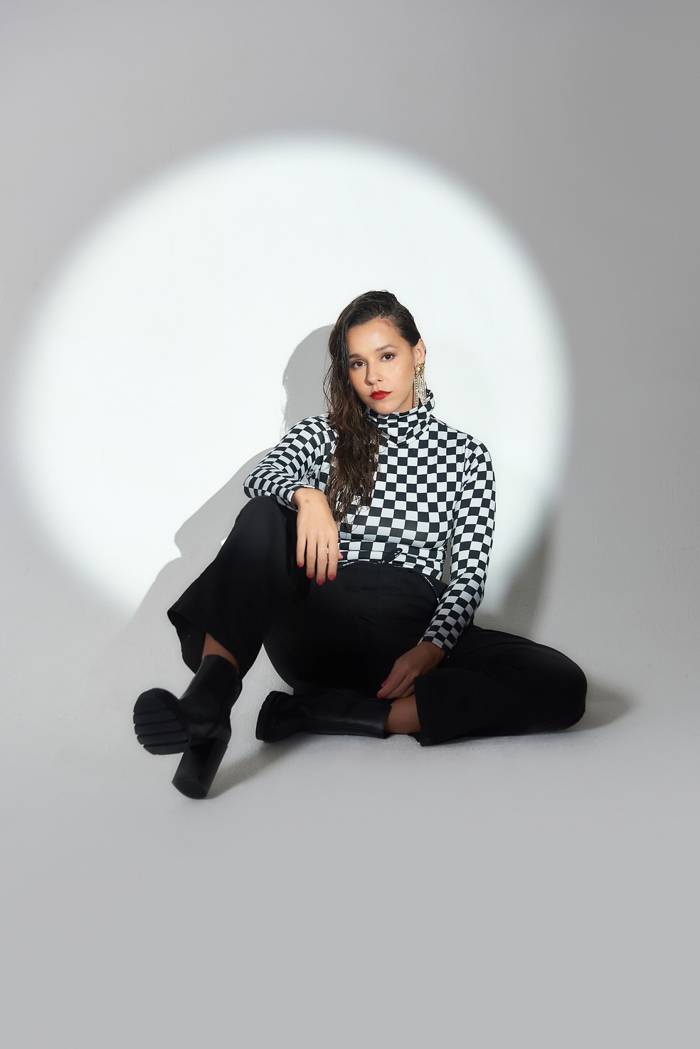 Thati Lopes, de 'Terra e paixão', se emocionou escondida ao gravar com ...