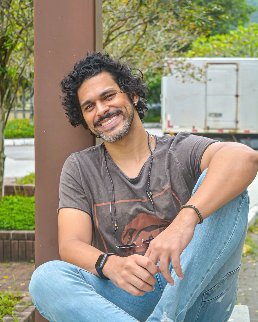 Nascido em comunidade do Rio, Renan Monteiro é aposta de galã no remake de 'Renascer'