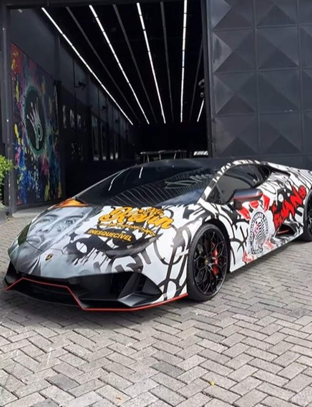 MC Ryan surpreende ao envelopar Lamborghini em homenagem ao Corinthians ...