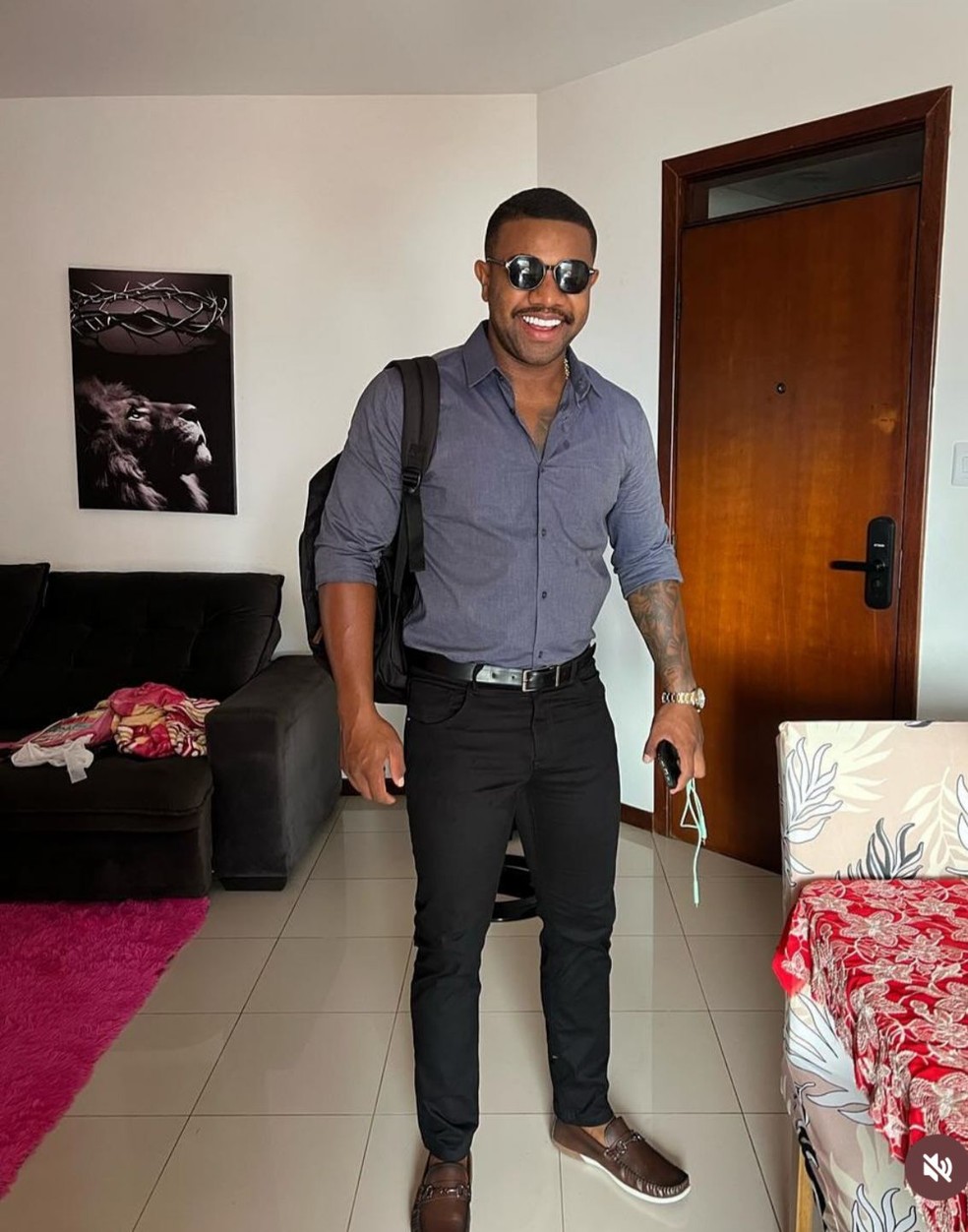 Davi Brito exibe novo visual após lipo, harmonização e lente de contato ...