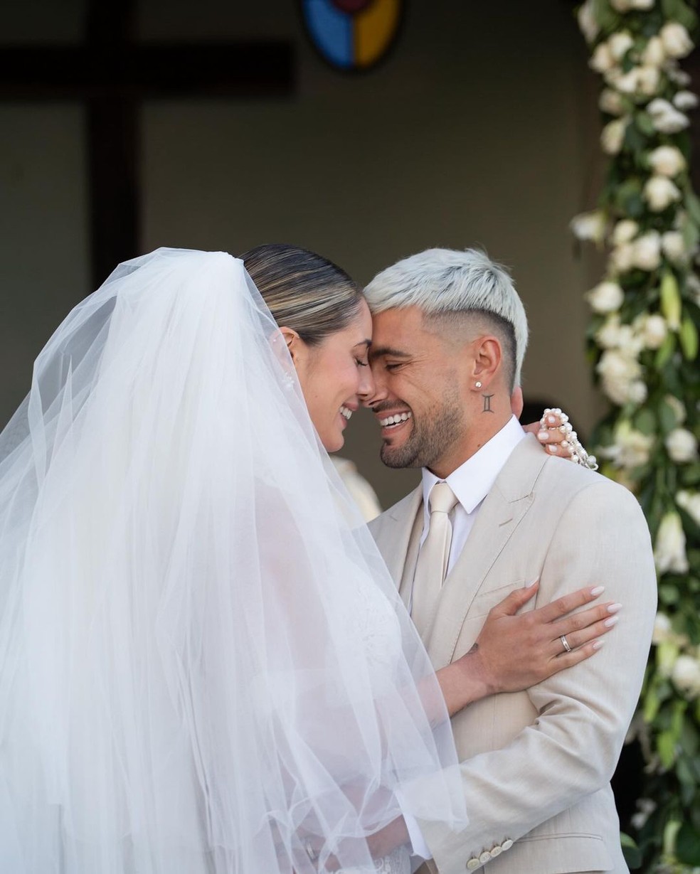 Arrascaeta e Camila Bastiani abrem álbum de fotos do último casamento