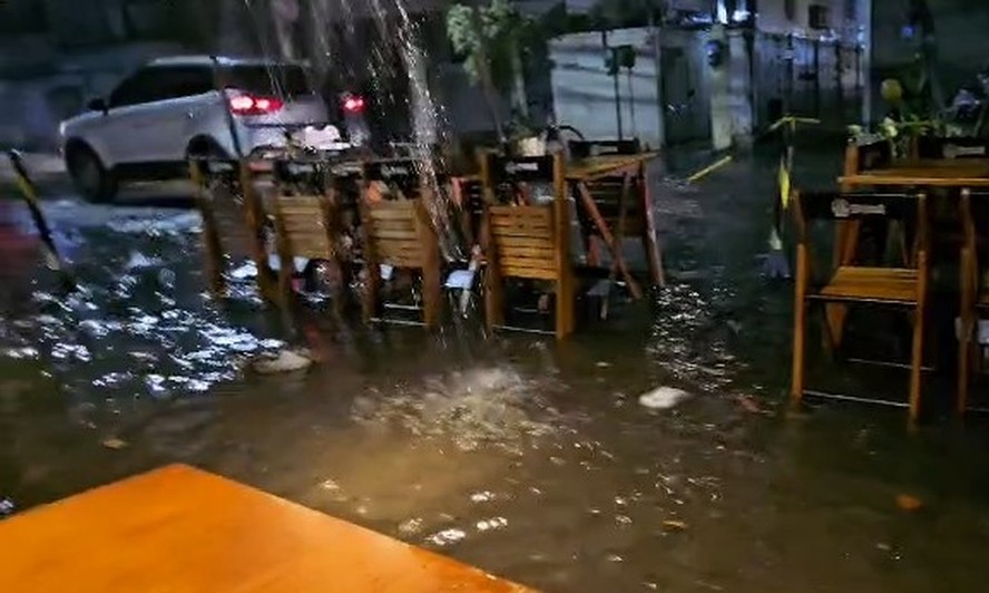 Rio registra chuva forte, ruas ficam alagadas e cidade entra em Estágio ...