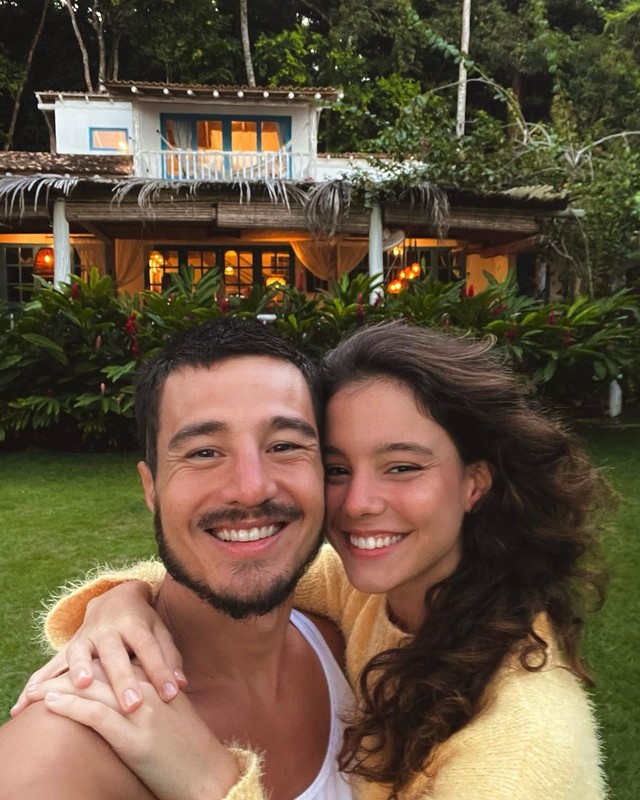 Paquera na web: veja histórias de famosos como Iza, Deborah Secco, Luan ...