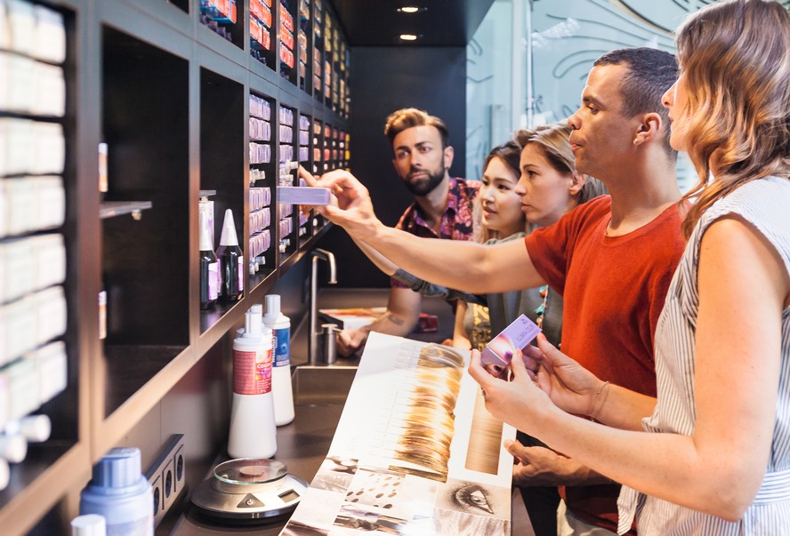 Wella oferece capacitação gratuita de profissionais de beleza