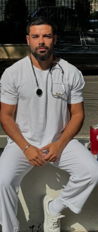 Namorado médico de Sandy surge em banho de gelo e brinca após viralizar ...