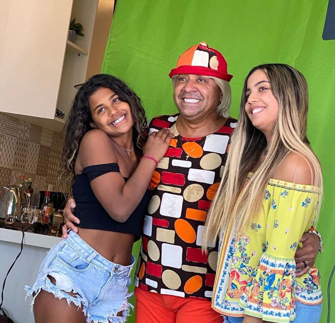 Puxou o pai! Filha caçula de Tiririca faz sucesso na web com vídeos de ...