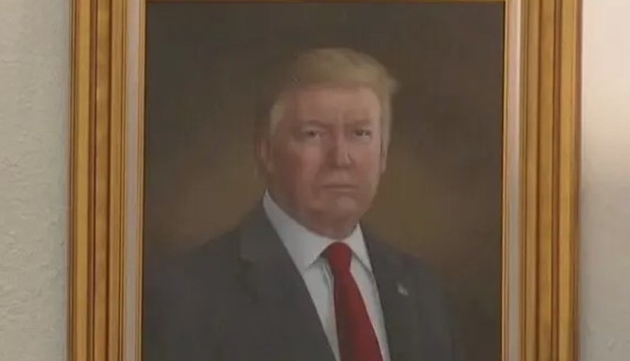 Trump se enfurece com o seu retrato exibido no Capitólio do Colorado