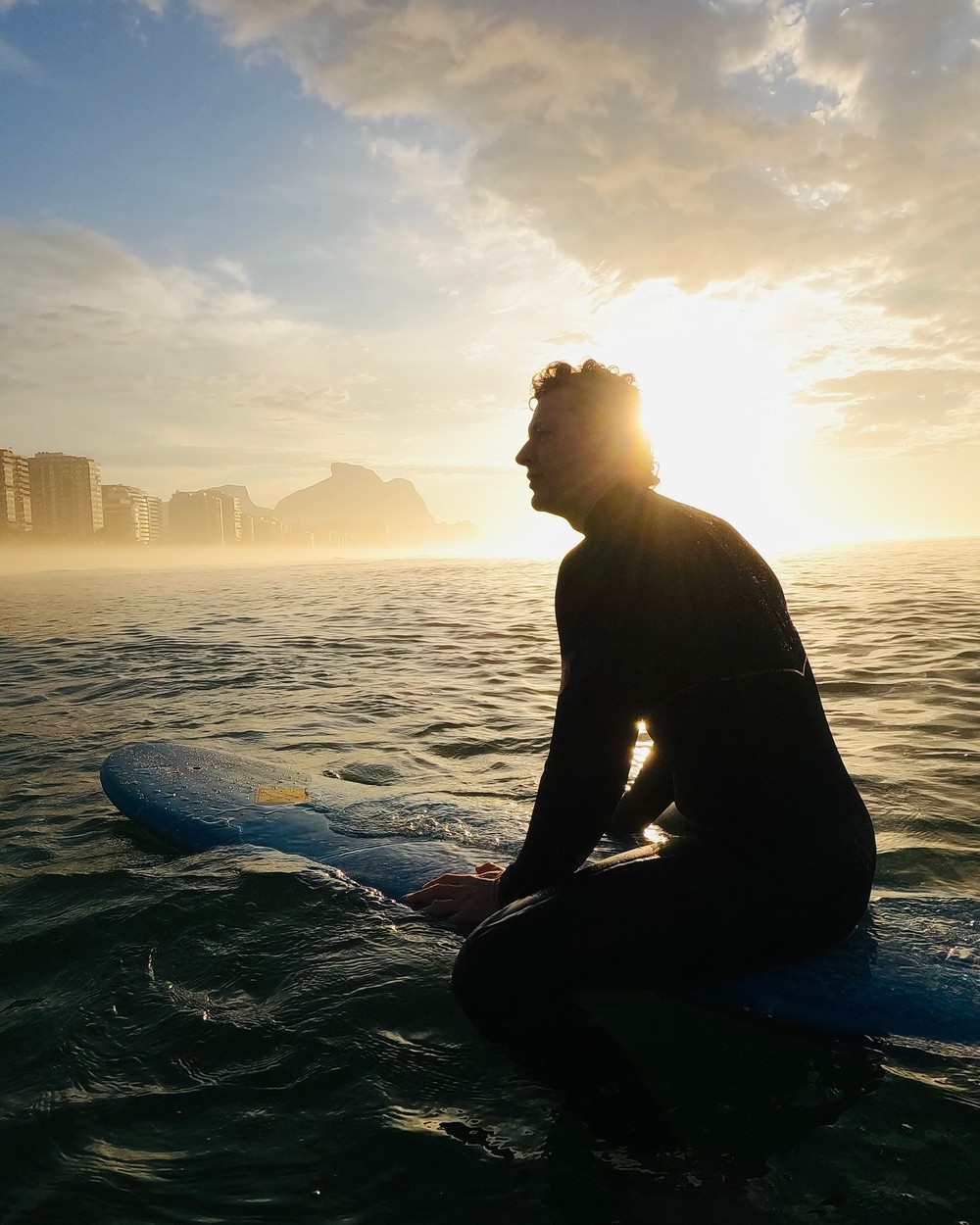 Lucas Lima e produtora apontada como affair se divertem juntos no Ceará