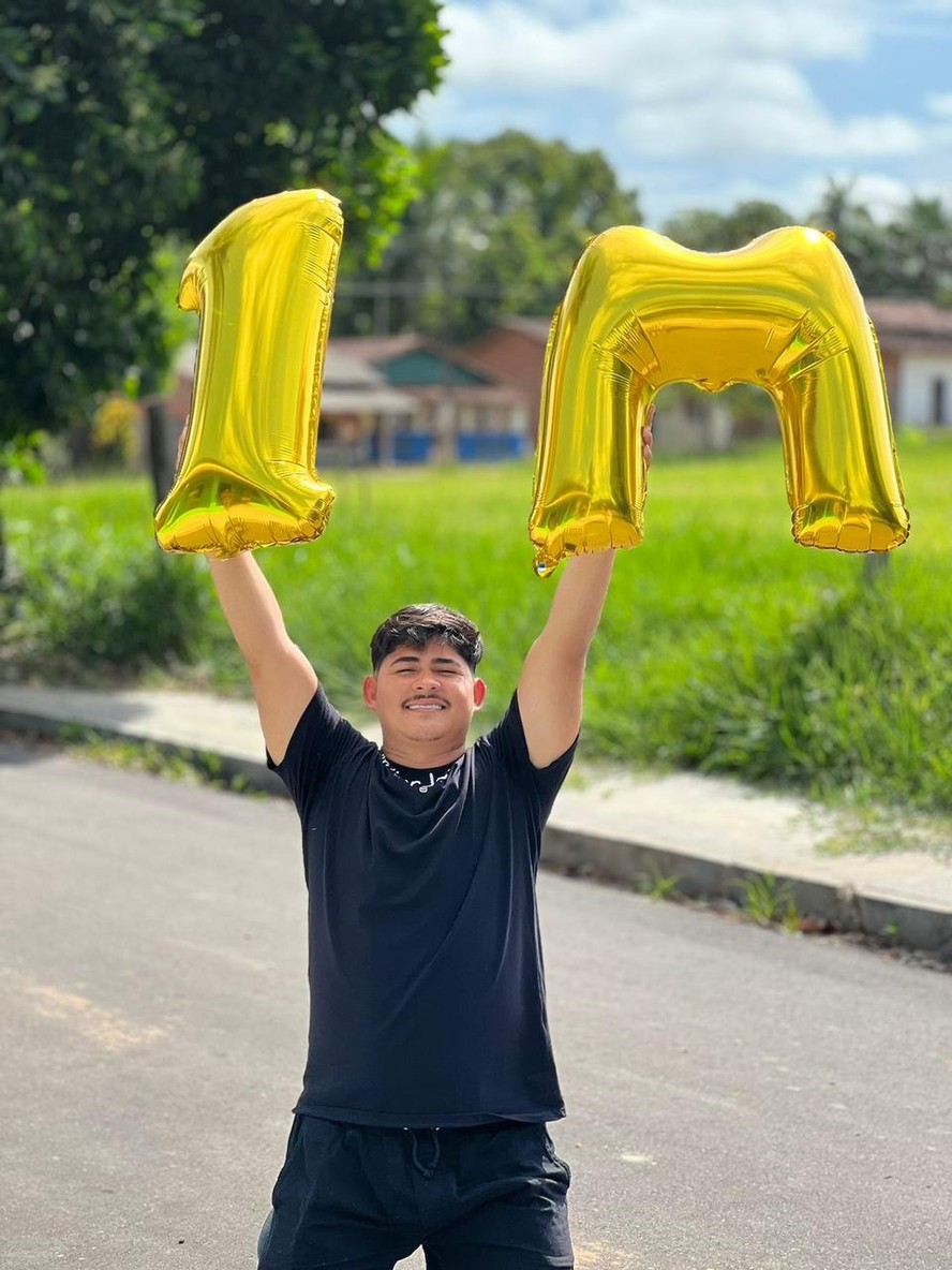 Com mais de 1 milhão de seguidores, Thiago Melo B comemora sucesso na web