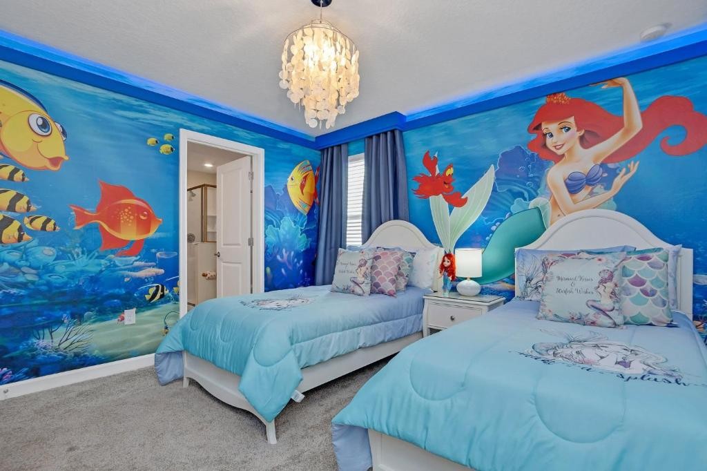 Mansão temática de Deborah Secco com nove quartos nos EUA pode ser alugada por R$ 3 mil a diária ...